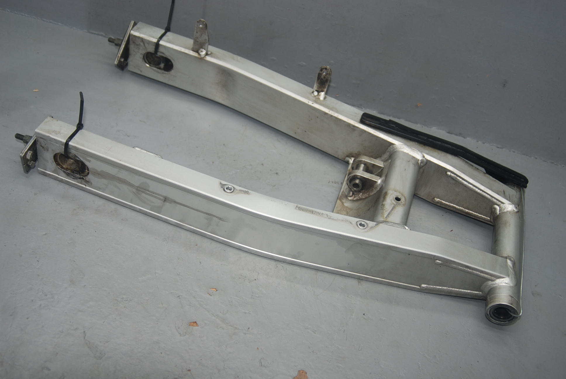 2004 YAMAHA FZ 6 SWING ARM – Motorcycle Salvage SA Parts